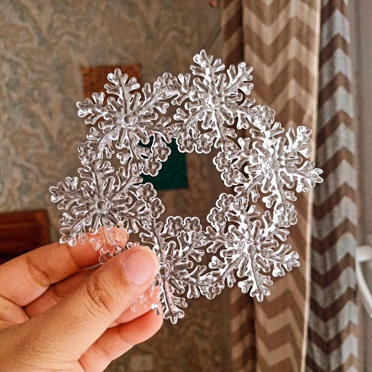 Snowflake hangings Frames | Suncatcher frames – The Crimson Store